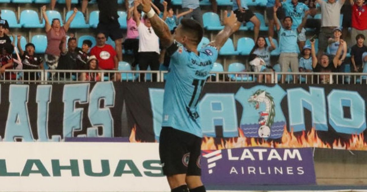 Alvaro Ramos anotó un espectacular golazo de chilena en duelo de ...